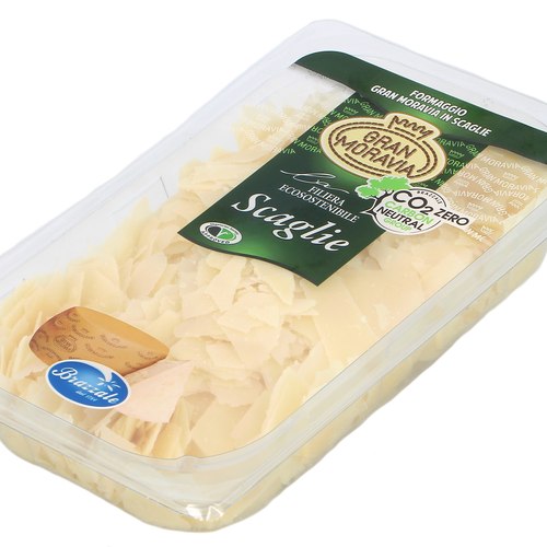 GRAN MORAVIA Hard cheese flakes 500g packed in tray