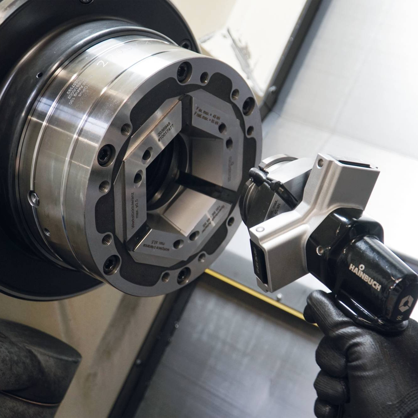 Clamping solutions for turning, milling, grinding